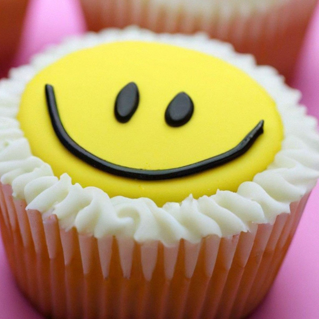 "Smiling cupcake" — image created in Shedevrum